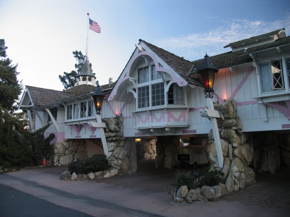 Guides - San Luis Obispo, CA - Madonna Inn - Dave's Travel Corner