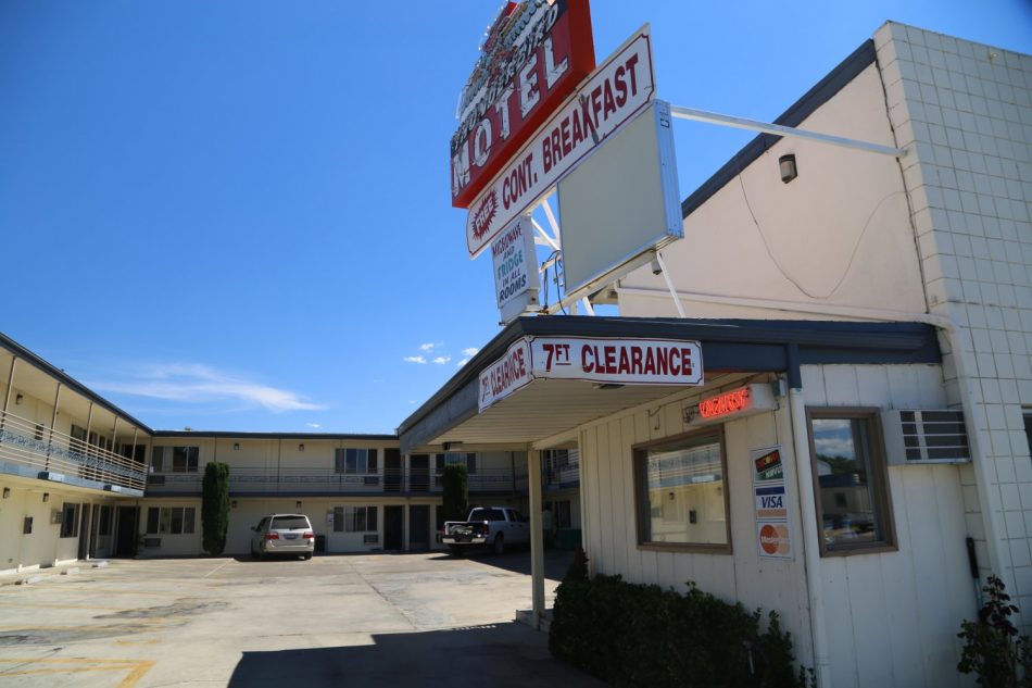 Guides - Bishop, CA - Hotels, Lodging - Dave's Travel Corner