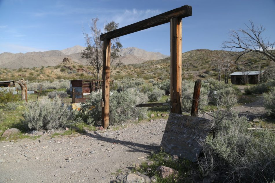 Guides - Death Valley, CA - Attractions - Dave's Travel Corner