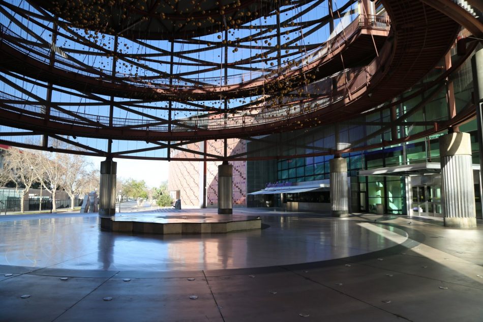 Guides - Los Angeles, CA - Exposition Park - Dave's Travel Corner