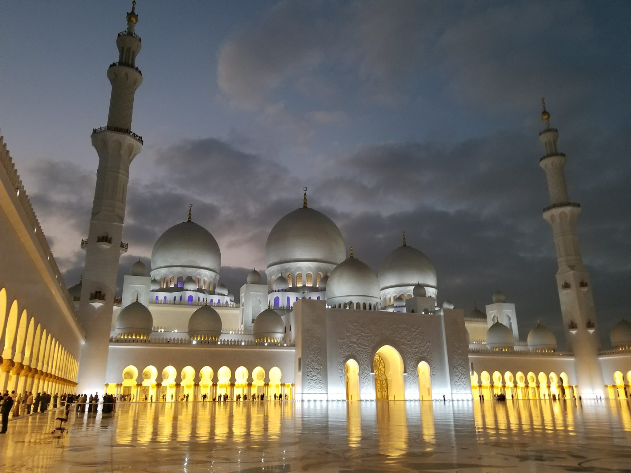 Sheikh Zayed Grand Mosque: A Combination of World Cultures and Islamic ...