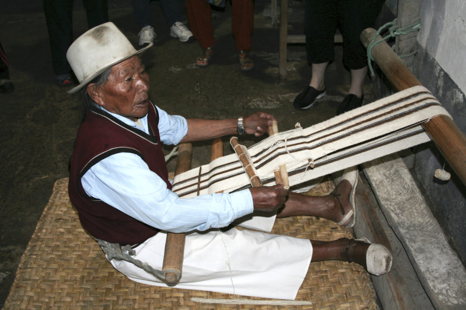 Hands-on Ecuadorian Artisans Are Hands-Down Amazing - Dave's Travel Corner
